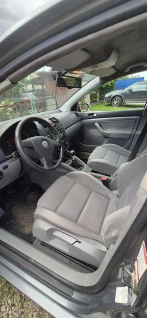 Pelēks Volkswagen Golf 2004 Panevēža, ar dzinēja tilpumu 1.98 L un nobraukumu 270 tūkst. km par 1200 €, foto 4 vietnē AUTOMOTO.COM.LV