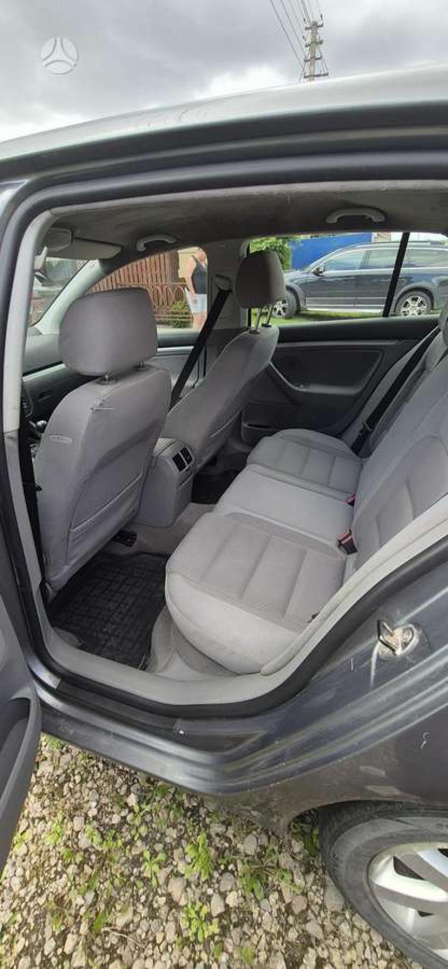 Pelēks Volkswagen Golf 2004 Panevēža, ar dzinēja tilpumu 1.98 L un nobraukumu 270 tūkst. km par 1200 €, foto 5 vietnē AUTOMOTO.COM.LV