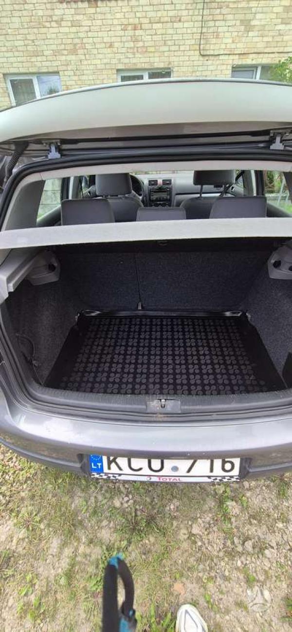 Grey Volkswagen Golf 2004 in Panevezys, with an engine capacity of 1.98 L and mileage of 270 thousand km for 1200 €, photo 5 on AUTOMOTO.COM.LV