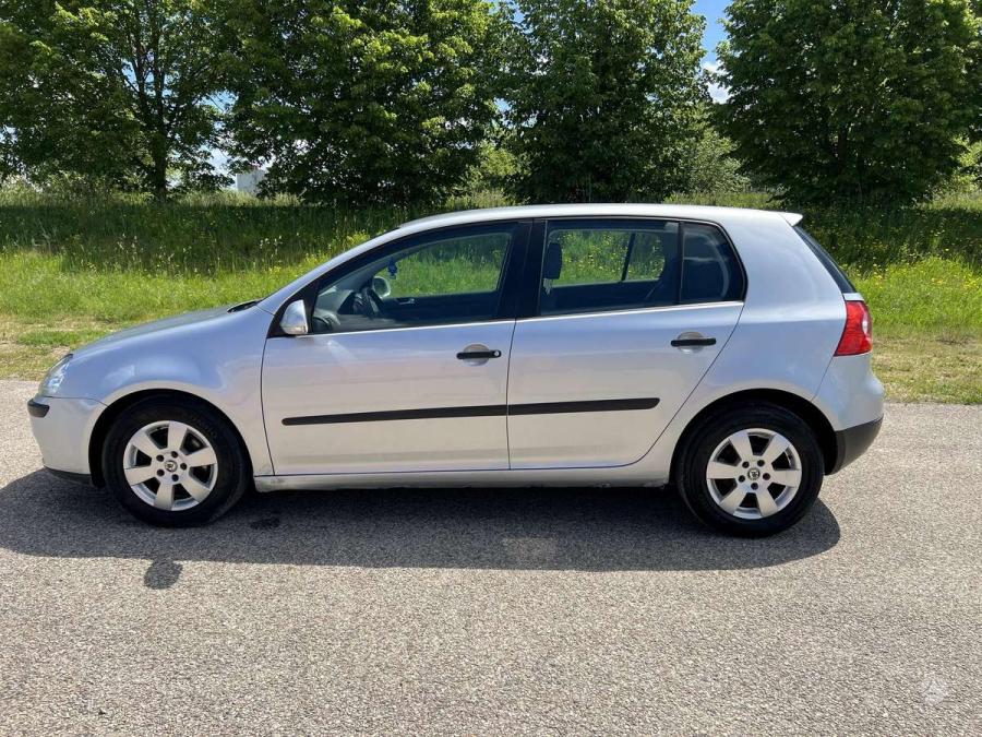 Pelēks Volkswagen Golf 2004 Marijampole, ar dzinēja tilpumu 1.40 L un nobraukumu 157 tūkst. km par 1400 €, foto 8 vietnē AUTOMOTO.COM.LV