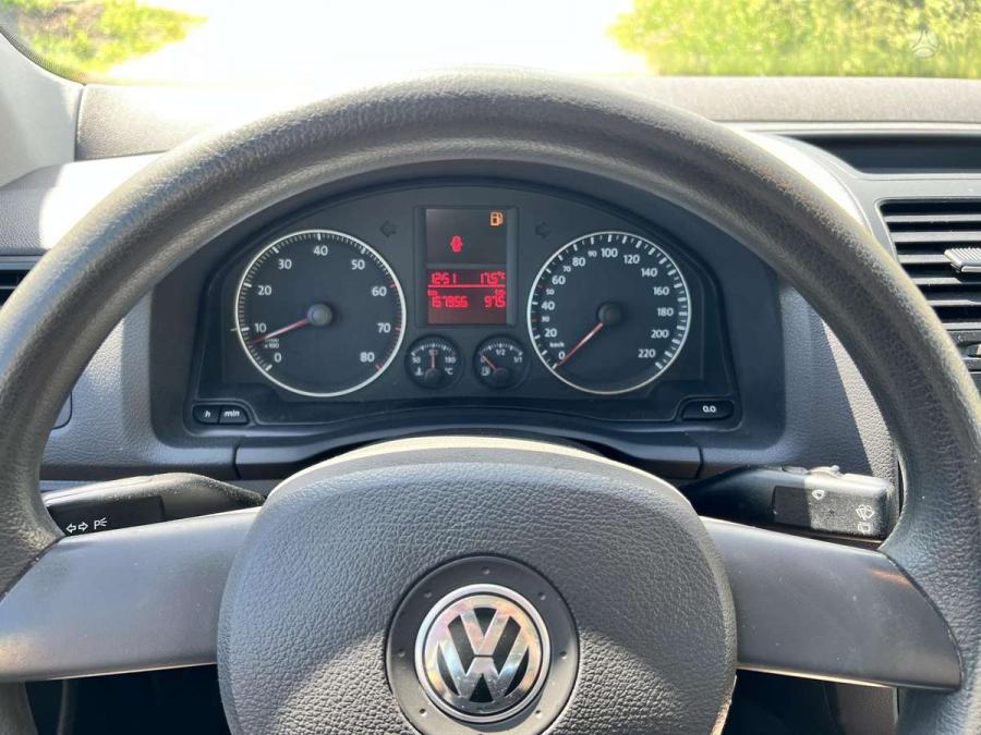 Pelēks Volkswagen Golf 2004 Marijampole, ar dzinēja tilpumu 1.40 L un nobraukumu 157 tūkst. km par 1400 €, foto 20 vietnē AUTOMOTO.COM.LV