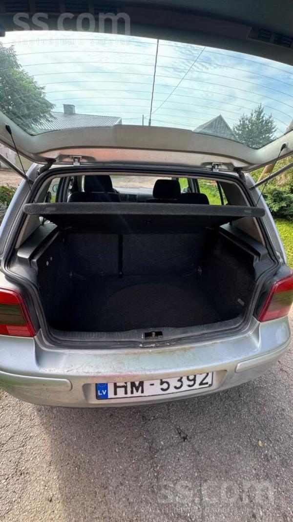 Grey Volkswagen Golf 2004 in Riga, with an engine capacity of 1.90 L and mileage of 296 thousand km for 1700 €, photo 9 on AUTOMOTO.COM.LV