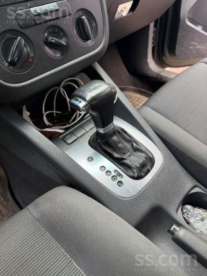 Pelēks Volkswagen Golf 2004 Rīga, ar dzinēja tilpumu 1.90 L un nobraukumu 320 tūkst. km par 1600 €, foto 3 vietnē AUTOMOTO.COM.LV