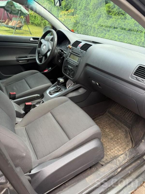 Grey Volkswagen Golf 2004 in Riga, with an engine capacity of 1.90 L and mileage of 320 thousand km for 1600 €, photo 4 on AUTOMOTO.COM.LV