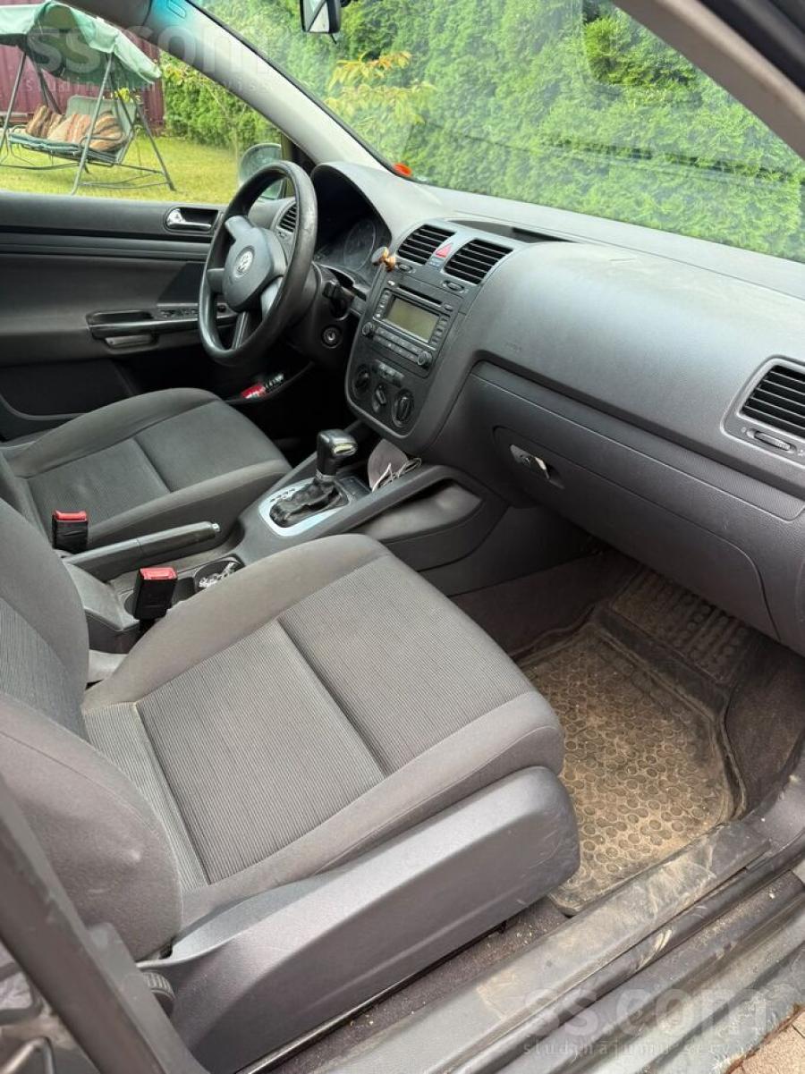 Pelēks Volkswagen Golf 2004 Rīga, ar dzinēja tilpumu 1.90 L un nobraukumu 320 tūkst. km par 1600 €, foto 5 vietnē AUTOMOTO.COM.LV