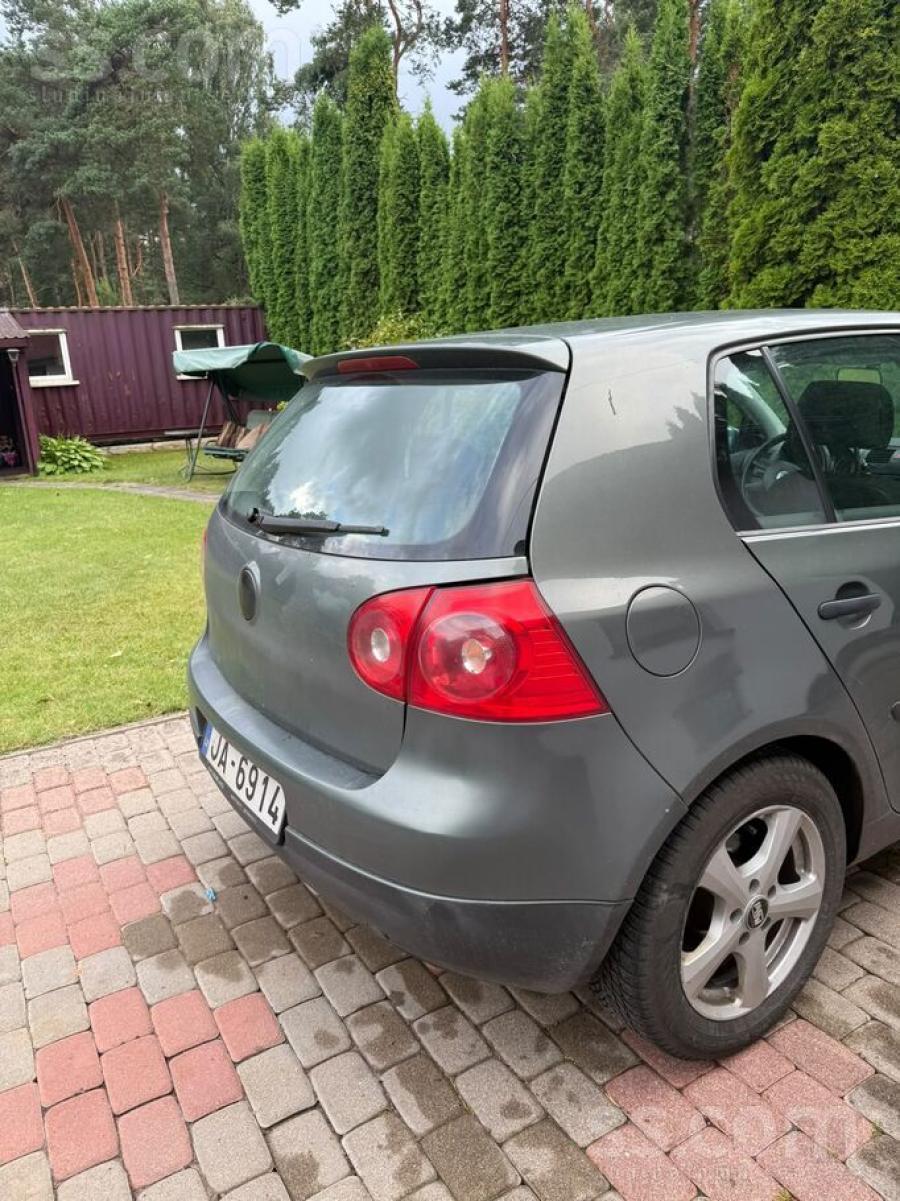 Pelēks Volkswagen Golf 2004 Rīga, ar dzinēja tilpumu 1.90 L un nobraukumu 320 tūkst. km par 1600 €, foto 6 vietnē AUTOMOTO.COM.LV