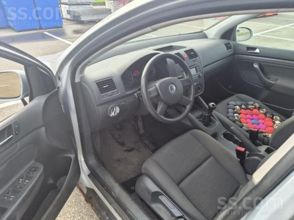 Grey Volkswagen Golf 2004 in Daugavpils, with an engine capacity of 1.40 L and mileage of 349 thousand km for 1350 €, photo 5 on AUTOMOTO.COM.LV
