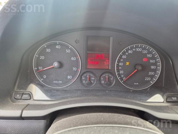 Grey Volkswagen Golf 2004 in Daugavpils, with an engine capacity of 1.40 L and mileage of 349 thousand km for 1350 €, photo 6 on AUTOMOTO.COM.LV