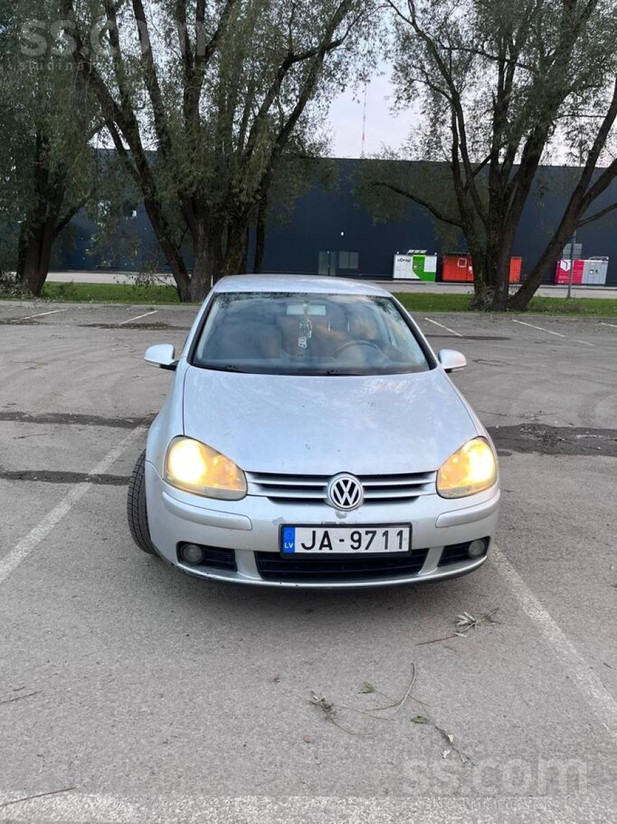 Pelēks Volkswagen Golf 2004 Rīga, ar dzinēja tilpumu 2.00 L un nobraukumu 381 tūkst. km par 1300 €, foto 3 vietnē AUTOMOTO.COM.LV
