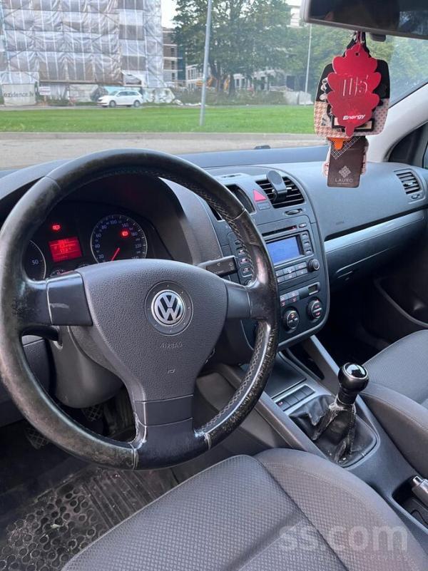 Grey Volkswagen Golf 2004 in Riga, with an engine capacity of 2.00 L and mileage of 381 thousand km for 1300 €, photo 4 on AUTOMOTO.COM.LV
