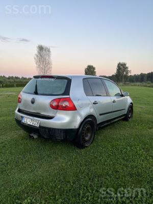 Pelēks Volkswagen Golf 2004 Rīga, ar dzinēja tilpumu 1.90 L un nobraukumu 322 tūkst. km par 1450 €, foto 4 vietnē AUTOMOTO.COM.LV
