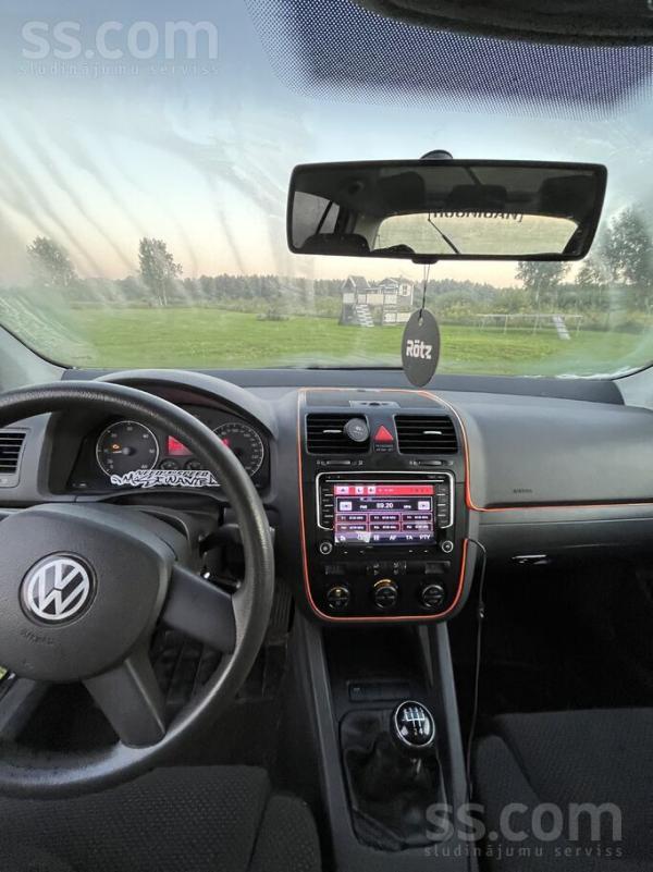 Pelēks Volkswagen Golf 2004 Rīga, ar dzinēja tilpumu 1.90 L un nobraukumu 322 tūkst. km par 1450 €, foto 6 vietnē AUTOMOTO.COM.LV