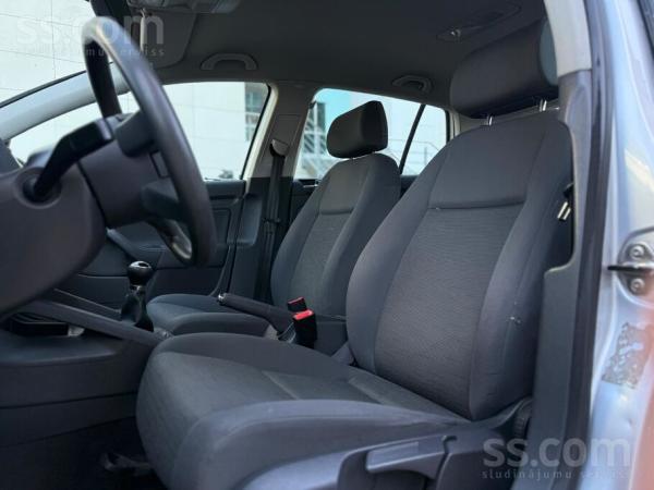 Pelēks Volkswagen Golf 2004 Rīga, ar dzinēja tilpumu 1.40 L un nobraukumu 0 tūkst. km par 2800 €, foto 7 vietnē AUTOMOTO.COM.LV