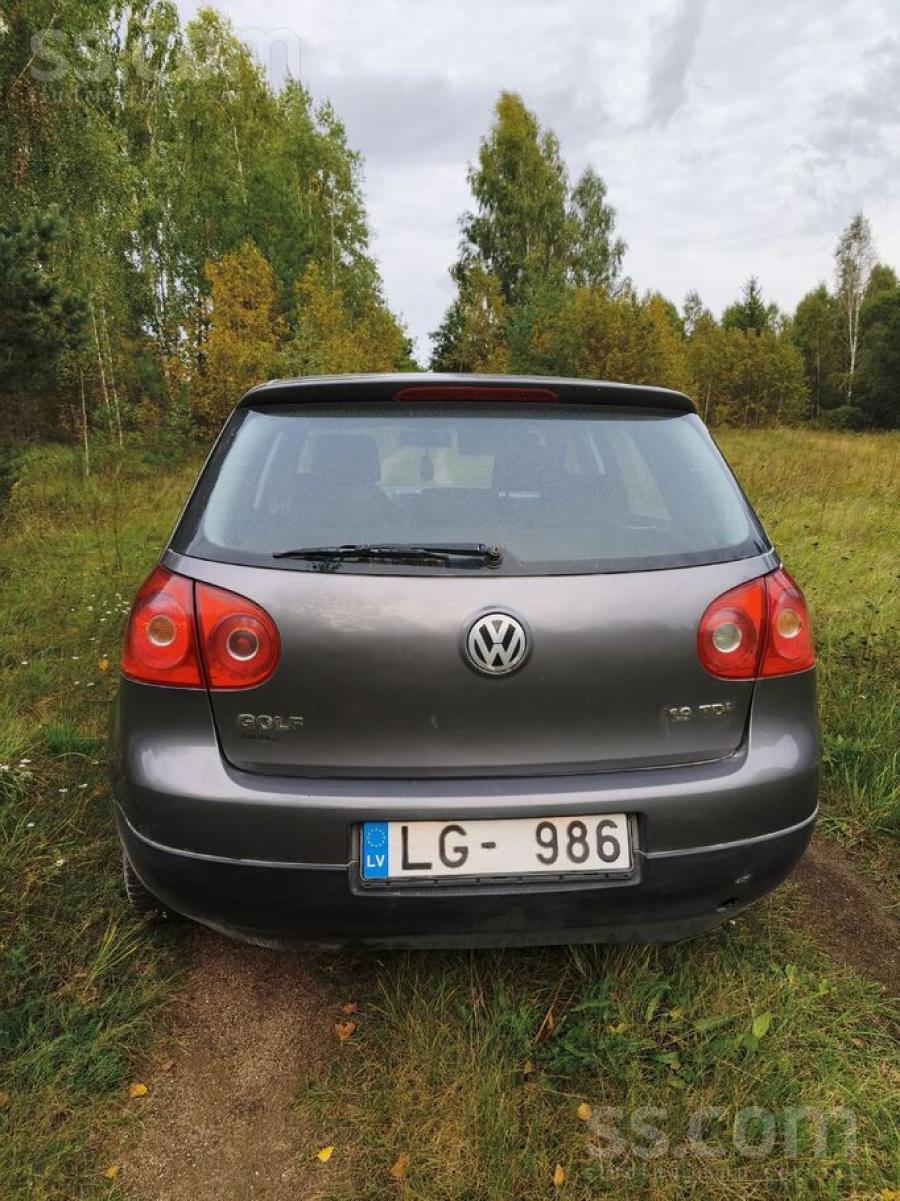 Pelēks Volkswagen Golf 2004 Rēzekne, ar dzinēja tilpumu 1.90 L un nobraukumu 431 tūkst. km par 650 €, foto 3 vietnē AUTOMOTO.COM.LV