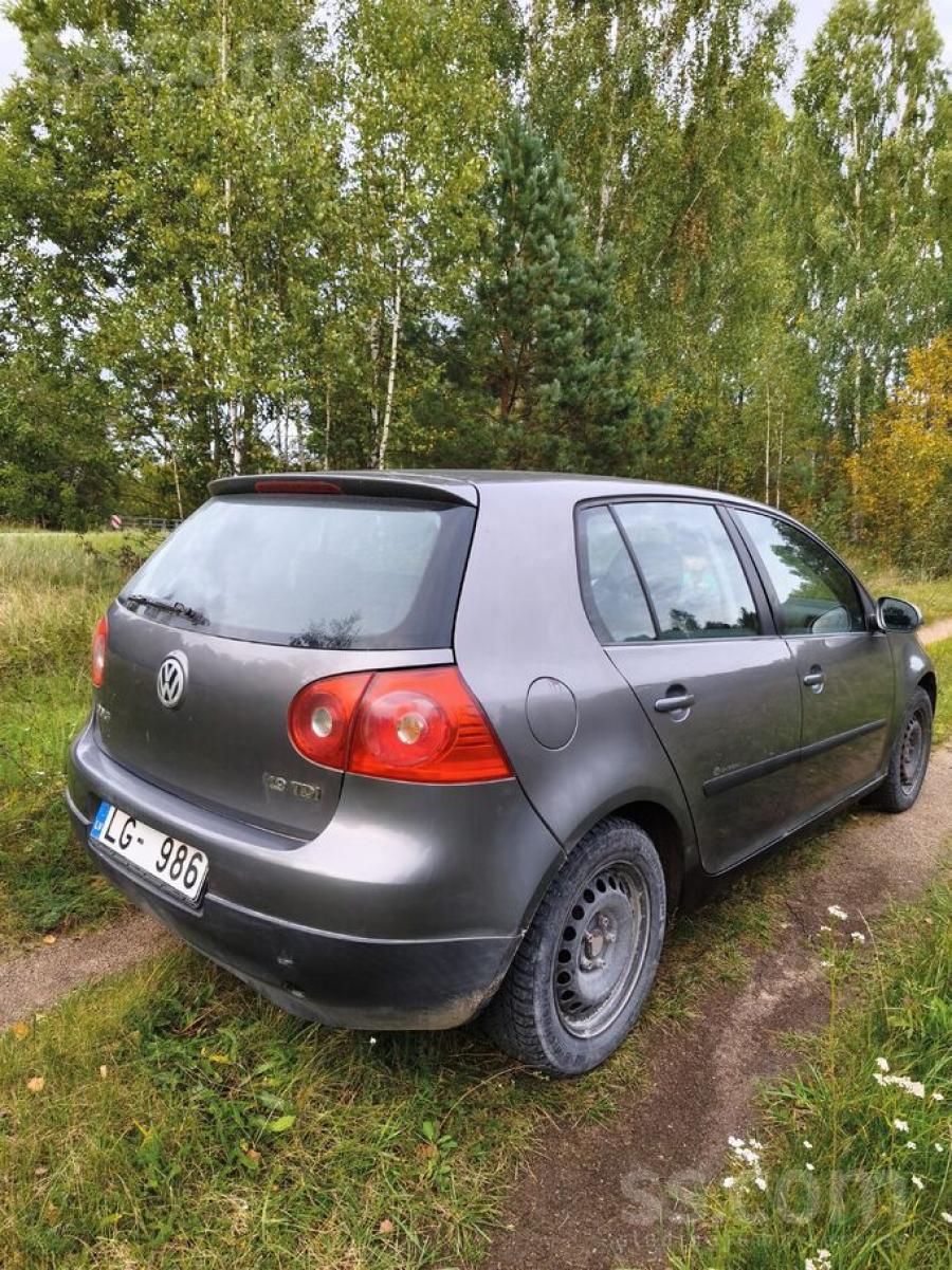 Pelēks Volkswagen Golf 2004 Rēzekne, ar dzinēja tilpumu 1.90 L un nobraukumu 431 tūkst. km par 650 €, foto 4 vietnē AUTOMOTO.COM.LV