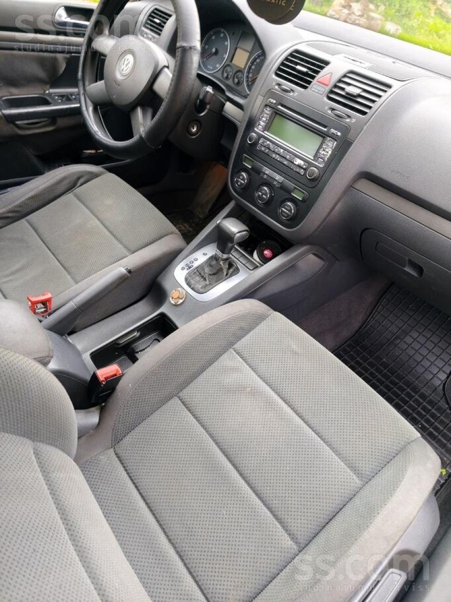 Pelēks Volkswagen Golf 2004 Rēzekne, ar dzinēja tilpumu 1.90 L un nobraukumu 431 tūkst. km par 650 €, foto 9 vietnē AUTOMOTO.COM.LV