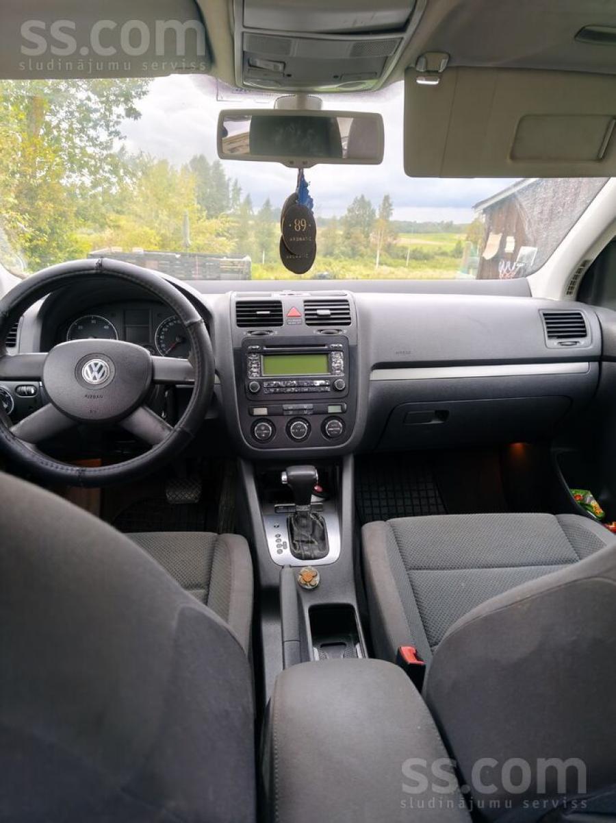 Pelēks Volkswagen Golf 2004 Rēzekne, ar dzinēja tilpumu 1.90 L un nobraukumu 431 tūkst. km par 650 €, foto 10 vietnē AUTOMOTO.COM.LV