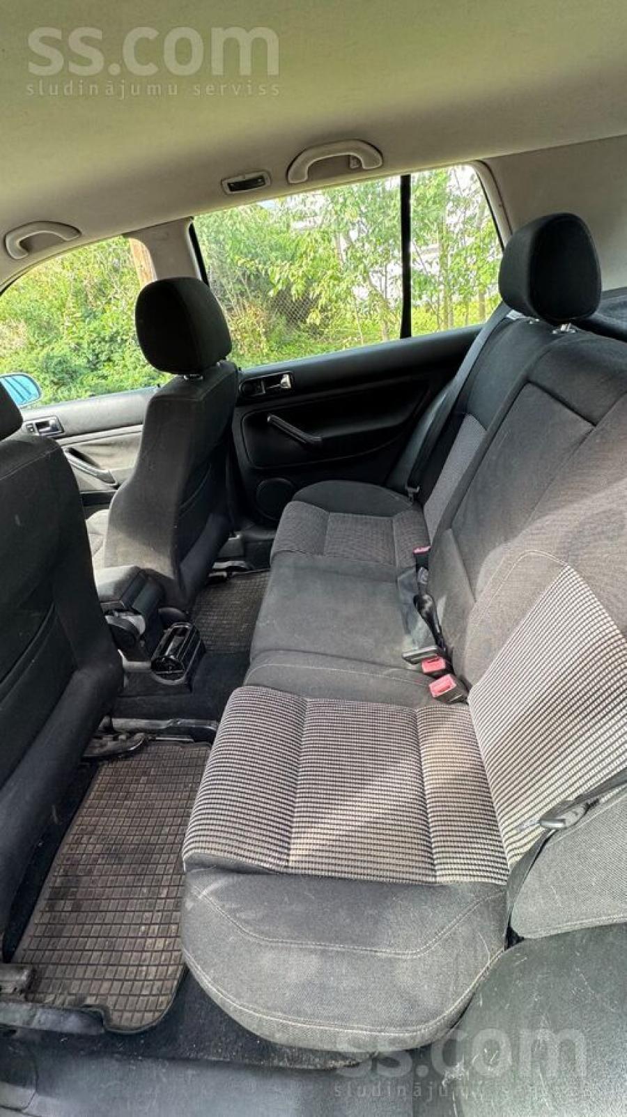 Grey Volkswagen Golf 2004 in Rezekne, with an engine capacity of 1.90 L and mileage of 296 thousand km for 1500 €, photo 4 on AUTOMOTO.COM.LV