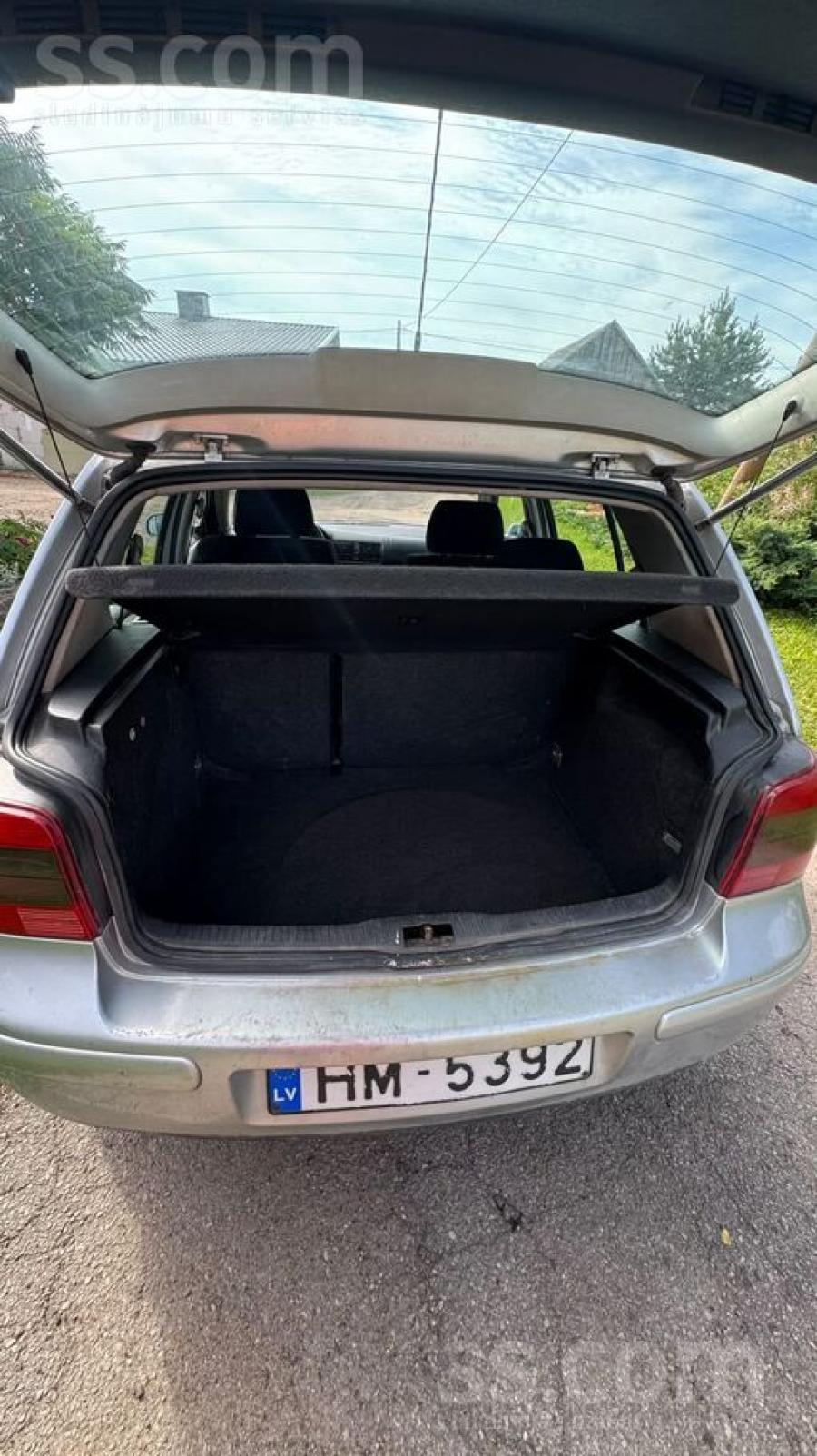 Grey Volkswagen Golf 2004 in Rezekne, with an engine capacity of 1.90 L and mileage of 296 thousand km for 1500 €, photo 15 on AUTOMOTO.COM.LV