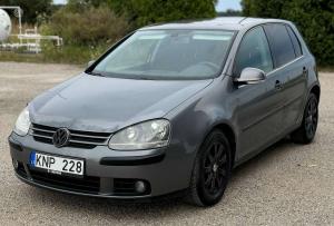 Grey Volkswagen Golf 2004 in Vilnius, with an engine capacity of 1.90 L and mileage of 310 thousand km for 650 €, photo 1 on AUTOMOTO.COM.LV