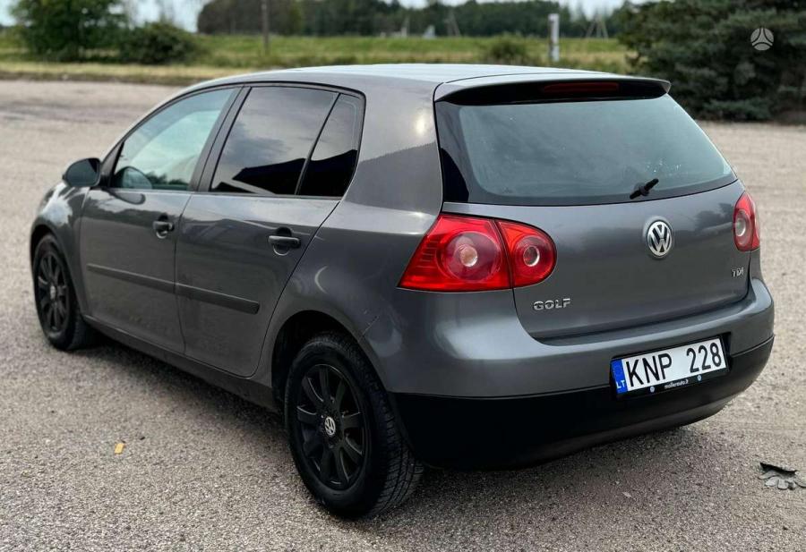 Grey Volkswagen Golf 2004 in Vilnius, with an engine capacity of 1.90 L and mileage of 310 thousand km for 650 €, photo 7 on AUTOMOTO.COM.LV
