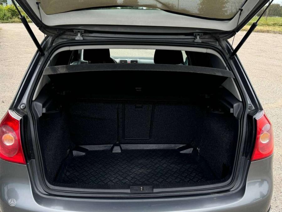 Grey Volkswagen Golf 2004 in Vilnius, with an engine capacity of 1.90 L and mileage of 310 thousand km for 650 €, photo 8 on AUTOMOTO.COM.LV