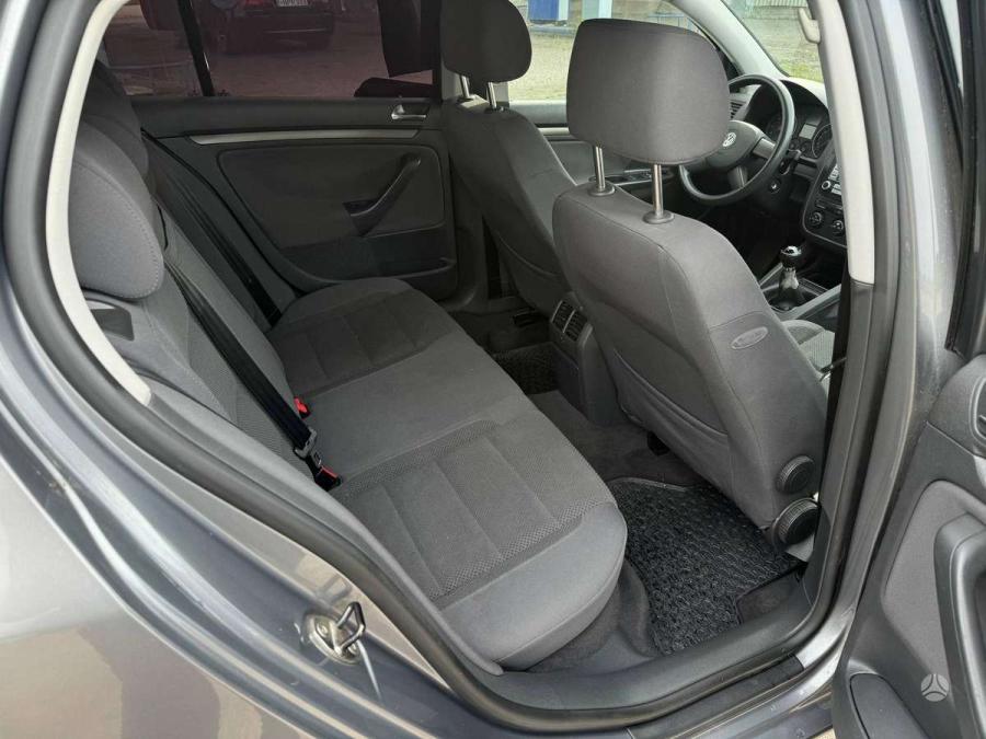 Grey Volkswagen Golf 2004 in Vilnius, with an engine capacity of 1.90 L and mileage of 310 thousand km for 650 €, photo 11 on AUTOMOTO.COM.LV