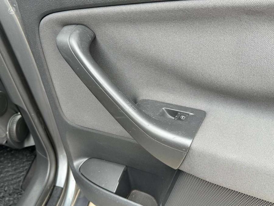 Grey Volkswagen Golf 2004 in Vilnius, with an engine capacity of 1.90 L and mileage of 310 thousand km for 650 €, photo 12 on AUTOMOTO.COM.LV