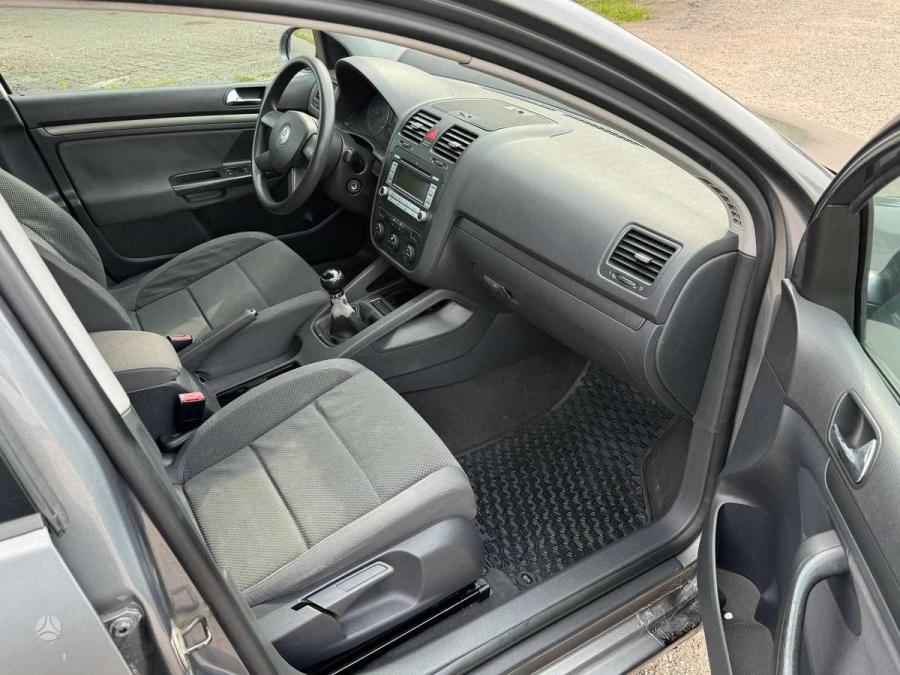 Grey Volkswagen Golf 2004 in Vilnius, with an engine capacity of 1.90 L and mileage of 310 thousand km for 650 €, photo 13 on AUTOMOTO.COM.LV