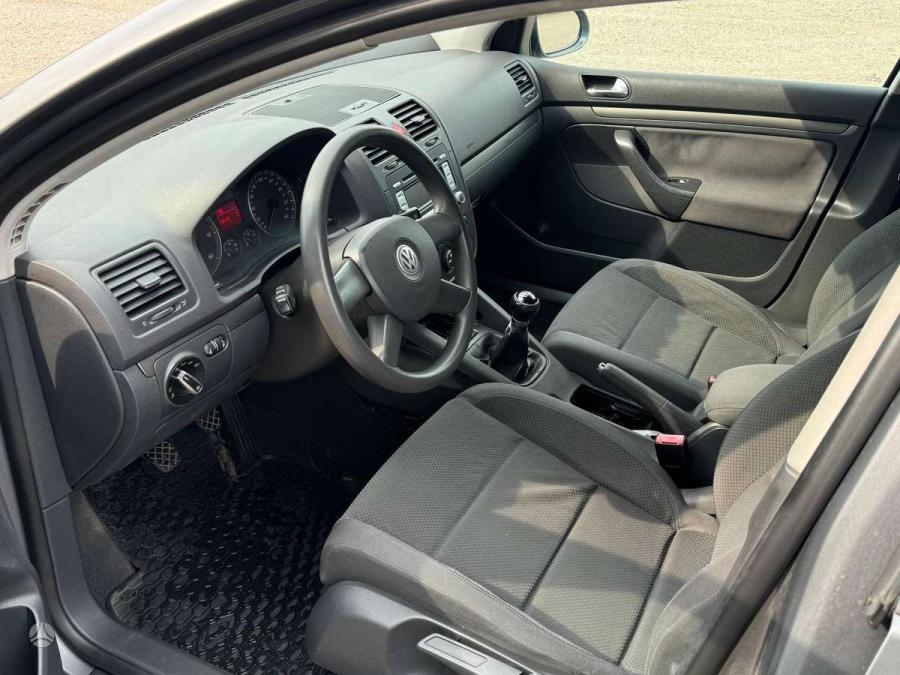Grey Volkswagen Golf 2004 in Vilnius, with an engine capacity of 1.90 L and mileage of 310 thousand km for 650 €, photo 15 on AUTOMOTO.COM.LV