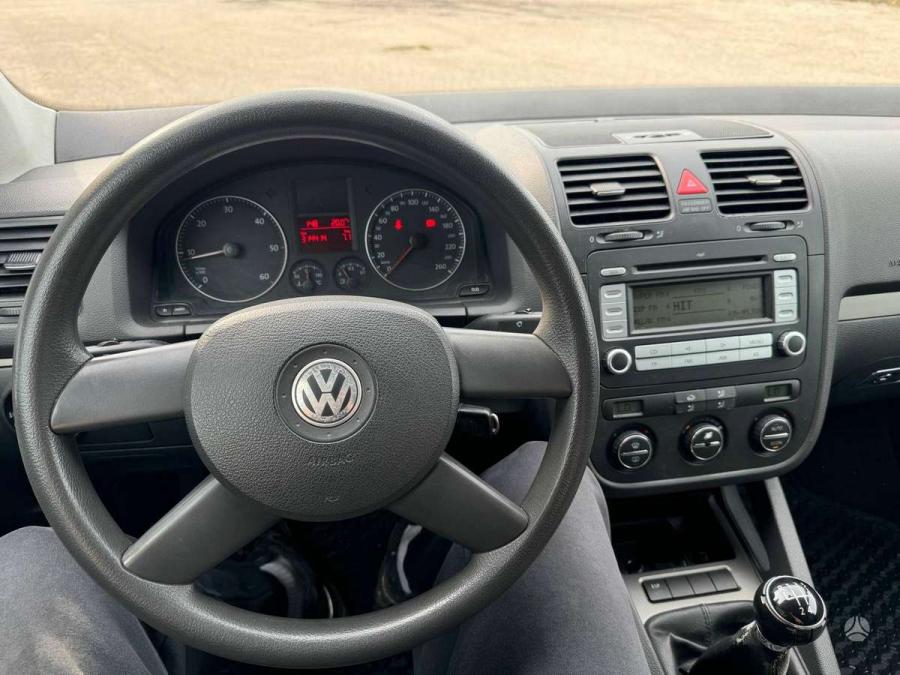 Grey Volkswagen Golf 2004 in Vilnius, with an engine capacity of 1.90 L and mileage of 310 thousand km for 650 €, photo 18 on AUTOMOTO.COM.LV