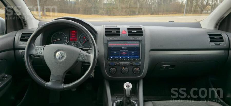 Grey Volkswagen Golf 2004 in Cesis, with an engine capacity of 2.00 L and mileage of 330 thousand km for 2050 €, photo 10 on AUTOMOTO.COM.LV