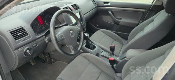 Grey Volkswagen Golf 2004 in Cesis, with an engine capacity of 2.00 L and mileage of 330 thousand km for 2050 €, photo 11 on AUTOMOTO.COM.LV