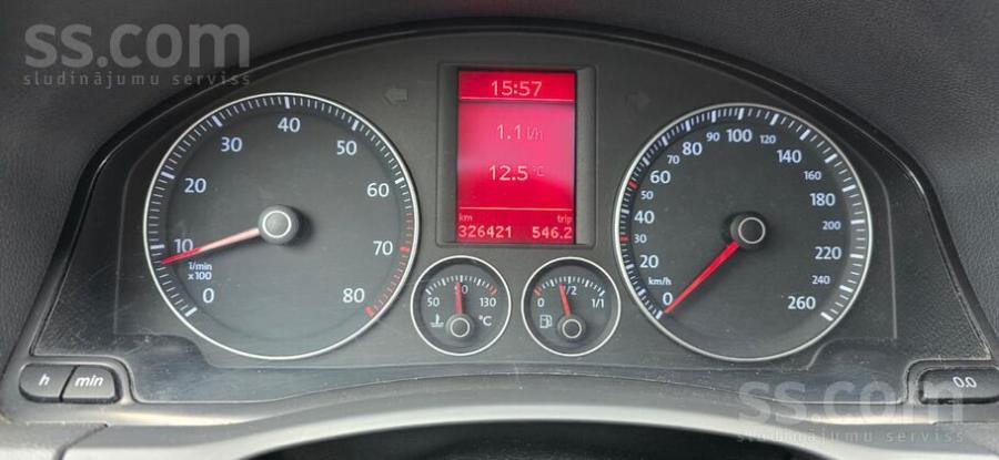 Grey Volkswagen Golf 2004 in Cesis, with an engine capacity of 2.00 L and mileage of 330 thousand km for 2050 €, photo 13 on AUTOMOTO.COM.LV