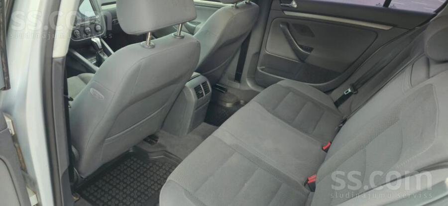 Grey Volkswagen Golf 2004 in Cesis, with an engine capacity of 2.00 L and mileage of 330 thousand km for 2050 €, photo 15 on AUTOMOTO.COM.LV