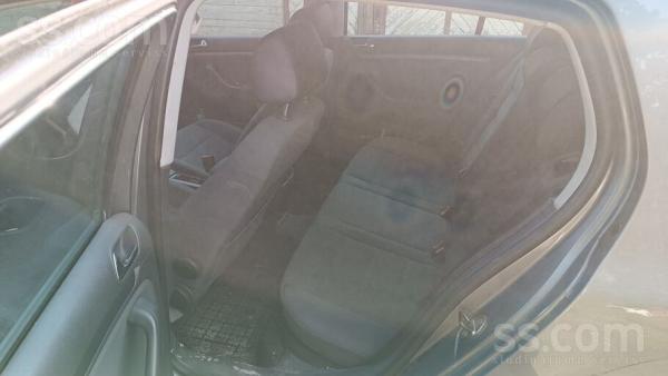 Pelēks Volkswagen Golf 2004 Jūrmala, ar dzinēja tilpumu 1.60 L un nobraukumu 231 tūkst. km par 1500 €, foto 3 vietnē AUTOMOTO.COM.LV