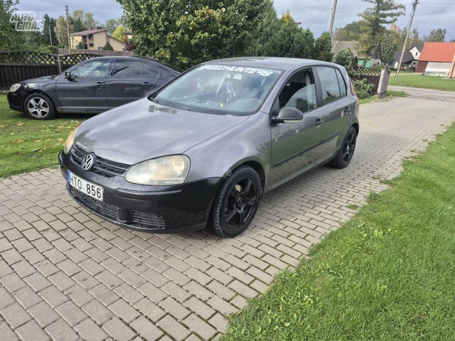 Pelēks Volkswagen Golf 2004 Vilkaviškis, ar dzinēja tilpumu 1.90 L un nobraukumu 350 tūkst. km par 920 €, foto 1 vietnē AUTOMOTO.COM.LV