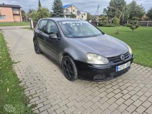 Pelēks Volkswagen Golf 2004 Vilkaviškis, ar dzinēja tilpumu 1.90 L un nobraukumu 350 tūkst. km par 920 €, foto 3 vietnē AUTOMOTO.COM.LV