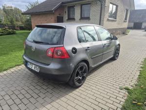 Pelēks Volkswagen Golf 2004 Vilkaviškis, ar dzinēja tilpumu 1.90 L un nobraukumu 350 tūkst. km par 920 €, foto 4 vietnē AUTOMOTO.COM.LV