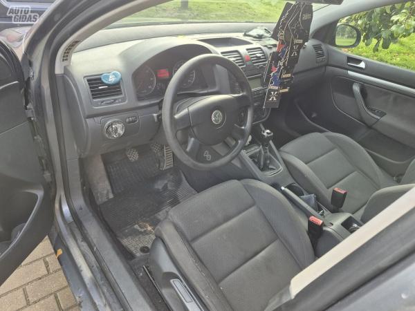 Grey Volkswagen Golf 2004 in Vilkaviskis, with an engine capacity of 1.90 L and mileage of 350 thousand km for 920 €, photo 6 on AUTOMOTO.COM.LV
