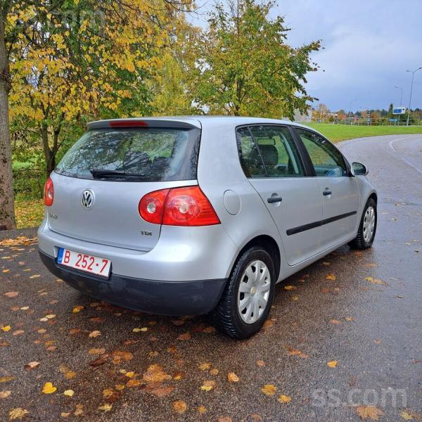Grey Volkswagen Golf 2004 in Rezekne, with an engine capacity of 1.90 L and mileage of 0 thousand km for 2950 €, photo 5 on AUTOMOTO.COM.LV