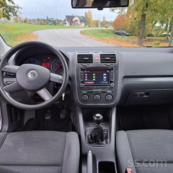 Grey Volkswagen Golf 2004 in Rezekne, with an engine capacity of 1.90 L and mileage of 0 thousand km for 2950 €, photo 8 on AUTOMOTO.COM.LV