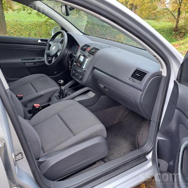 Grey Volkswagen Golf 2004 in Rezekne, with an engine capacity of 1.90 L and mileage of 0 thousand km for 2950 €, photo 9 on AUTOMOTO.COM.LV