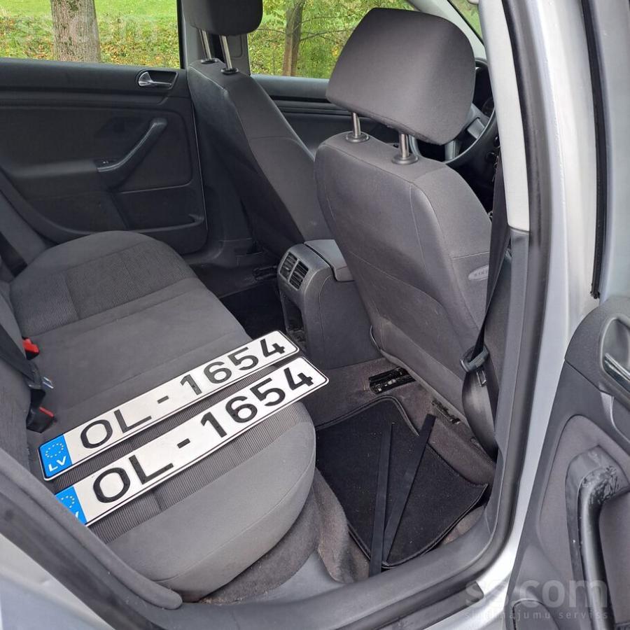 Grey Volkswagen Golf 2004 in Rezekne, with an engine capacity of 1.90 L and mileage of 0 thousand km for 2950 €, photo 10 on AUTOMOTO.COM.LV