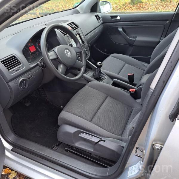 Grey Volkswagen Golf 2004 in Rezekne, with an engine capacity of 1.90 L and mileage of 0 thousand km for 2950 €, photo 11 on AUTOMOTO.COM.LV
