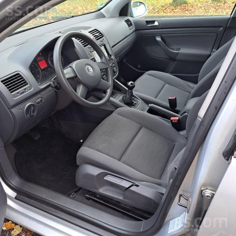 Grey Volkswagen Golf 2004 in Rezekne, with an engine capacity of 1.90 L and mileage of 0 thousand km for 2950 €, photo 11 on AUTOMOTO.COM.LV