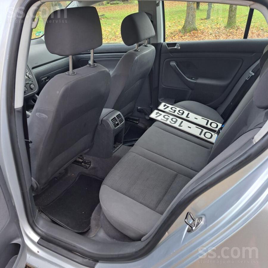 Grey Volkswagen Golf 2004 in Rezekne, with an engine capacity of 1.90 L and mileage of 0 thousand km for 2950 €, photo 12 on AUTOMOTO.COM.LV