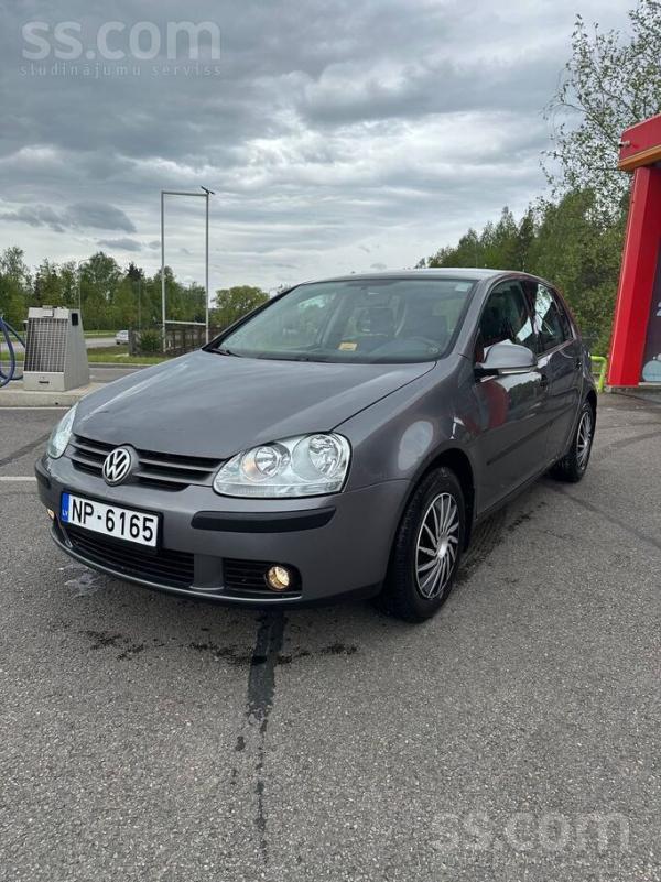 Grey Volkswagen Golf 2005 in Daugavpils, with an engine capacity of 1.60 L and mileage of 288 thousand km for 1450 €, photo 1 on AUTOMOTO.COM.LV