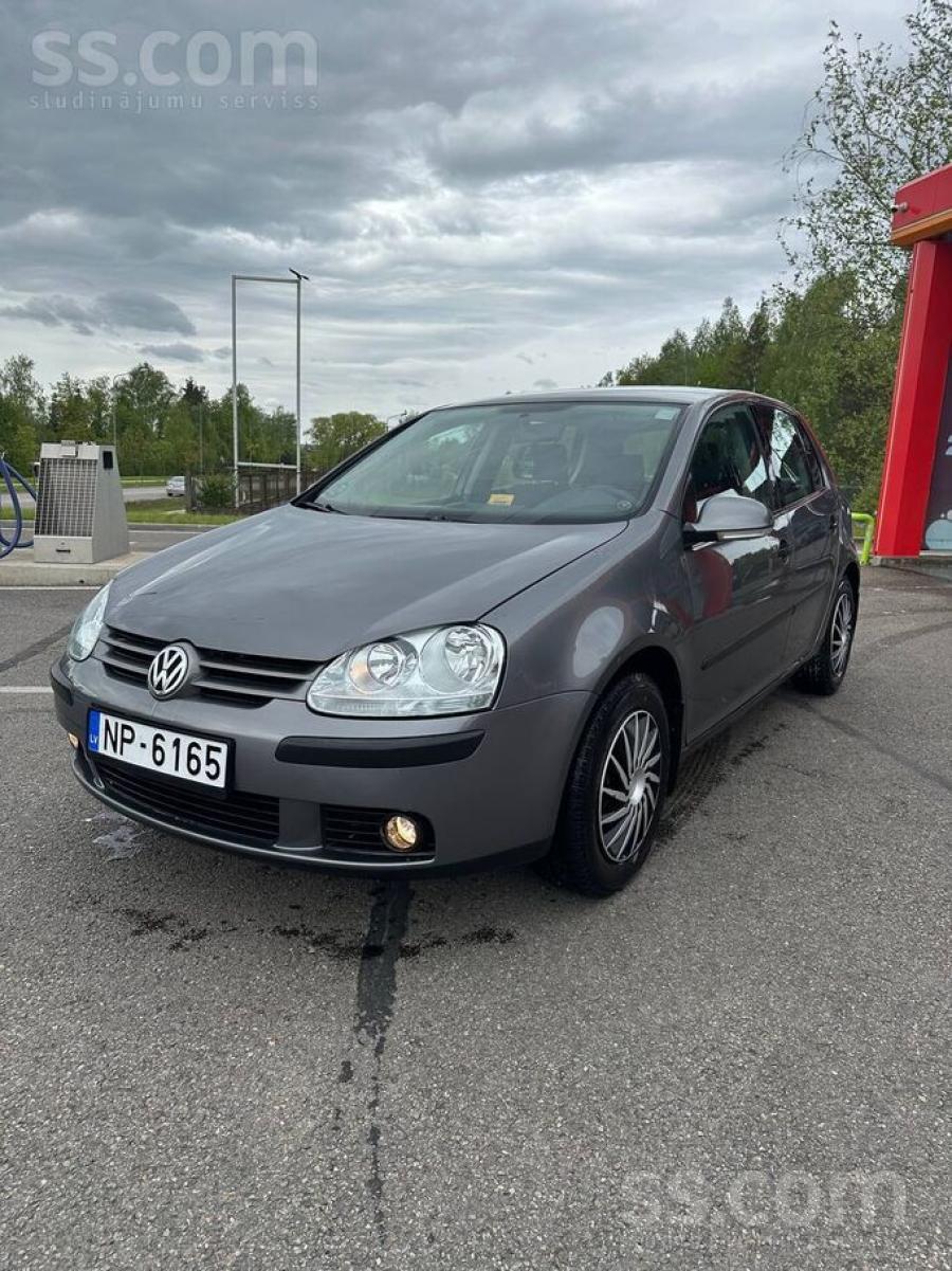 Grey Volkswagen Golf 2005 in Daugavpils, with an engine capacity of 1.60 L and mileage of 288 thousand km for 1450 €, photo 1 on AUTOMOTO.COM.LV