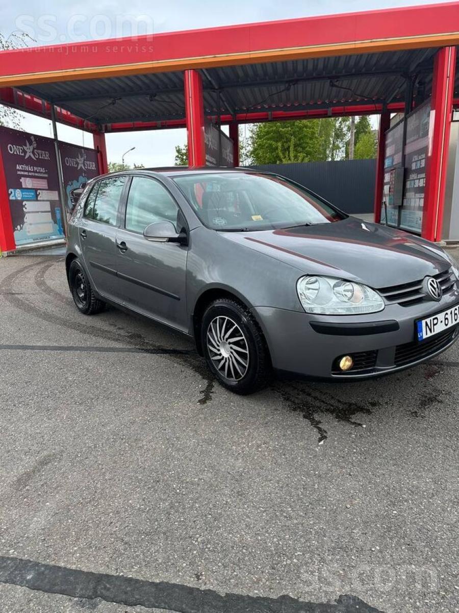 Grey Volkswagen Golf 2005 in Daugavpils, with an engine capacity of 1.60 L and mileage of 288 thousand km for 1450 €, photo 2 on AUTOMOTO.COM.LV